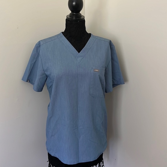 Figs | Shirts | Figs Mens Leon Three Pocket Scrub Top Chambray Blue ...